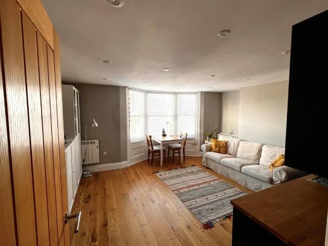 Apartment at Temple Street, Brighton