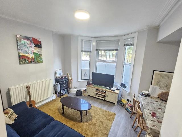 Apartment at Temple Street, Greater London