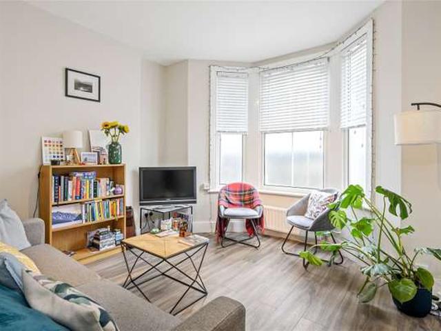 Apartment at Temple Street, Greater London