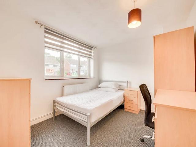 Apartment at Tenterden Drive, Canterbury