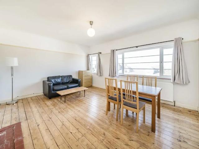Apartment at Terrapin Road, Greater London