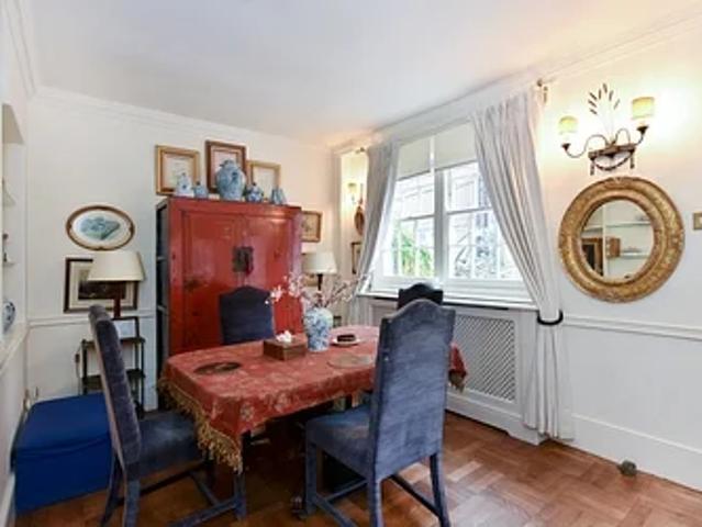Apartment at Thurloe Place Mews, Greater London