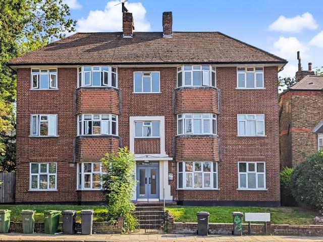 Apartment at Thurlow Park Road, Greater London