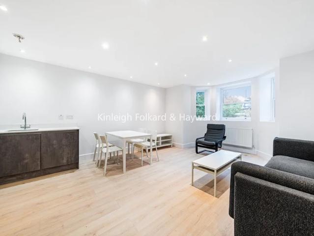 Apartment at Thurlow Park Road, Greater London
