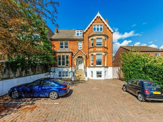Apartment at Thurlow Park Road, Greater London