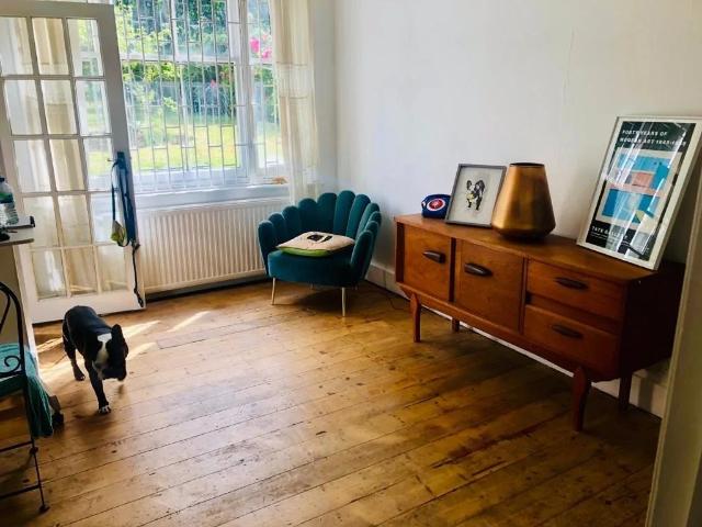 Apartment at Thurlow Park Road, Greater London