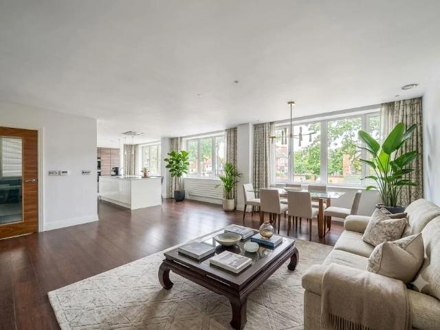 Apartment at Thames Avenue, Windsor