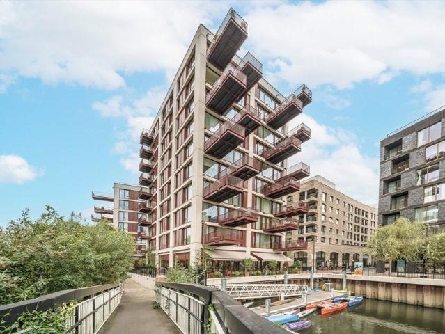 Apartment at Thames Path northern Bank, Greater London