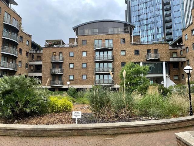 Apartment at Thames Quay, Greater London