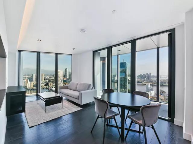 Apartment at Thames Quay, Greater London