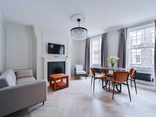 Apartment at Thayer Street, City of Westminster