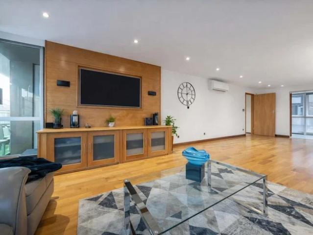 Apartment at Thayer Street, City of Westminster