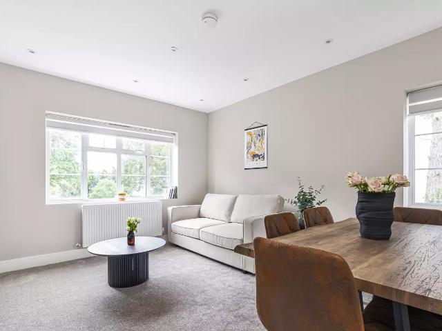 Apartment at The Avenue, Greater London