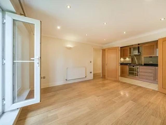 Apartment at The Avenue, Greater London