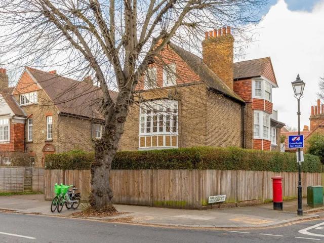 Apartment at The Avenue, Greater London