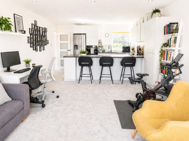 Apartment at The Avenue, Greater London