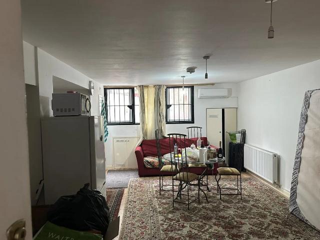 Apartment at The Avenue, Greater London