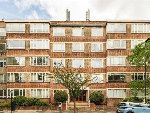 Apartment at The Avenue, Greater London