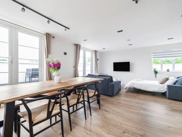 Apartment at The Avenue, Greater London