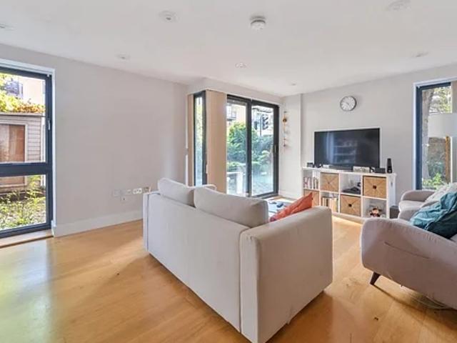 Apartment at The Broadway, Greater London