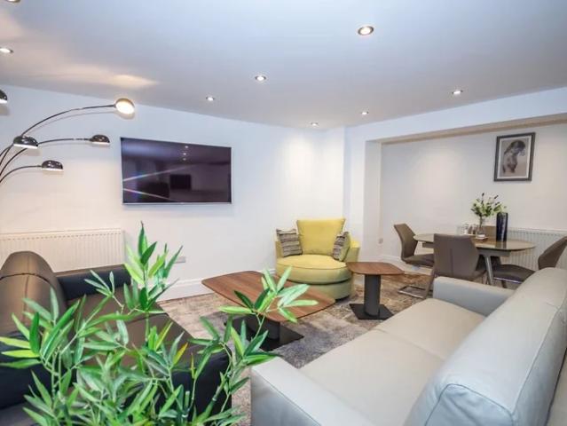 Apartment at The Crescent, Plymouth