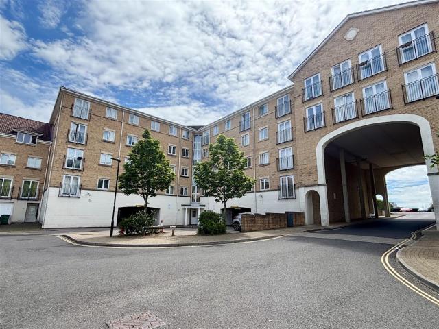 Apartment at The Dell, Southampton