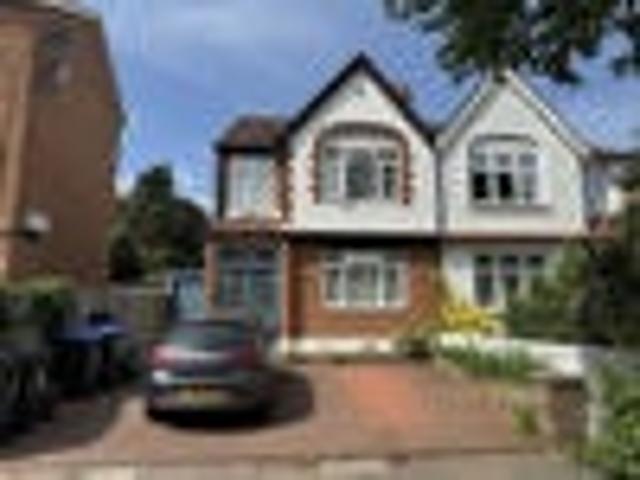 Apartment at The Limes Avenue, Greater London