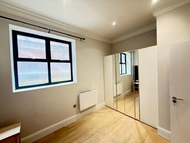 Apartment at The Parade, Watford