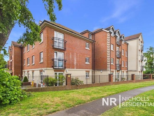 Apartment at The Parade, Epsom and Ewell