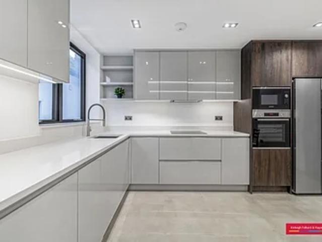 Apartment at The Ridgeway, Greater London