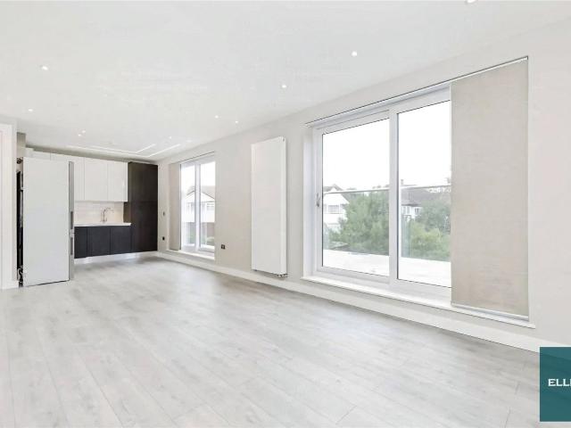 Apartment at The Ridgeway, Greater London