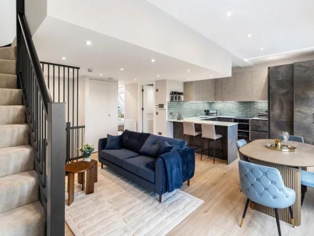 Apartment at The Ridgeway, Greater London