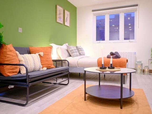 Apartment at The Ridgeway, Greater London