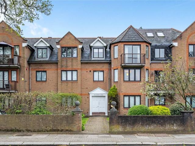 Apartment at The Ridgeway, Greater London