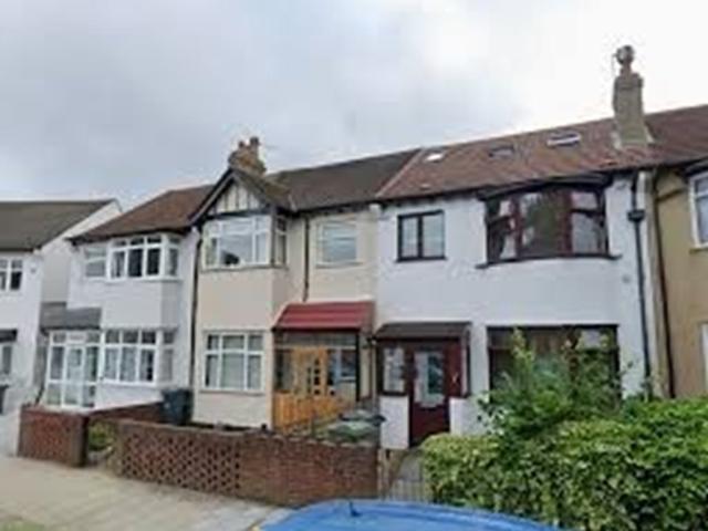 Apartment at The Ridgeway, Greater London