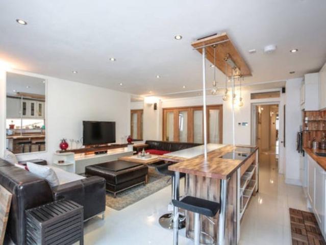 Apartment at The Rise, Greater London