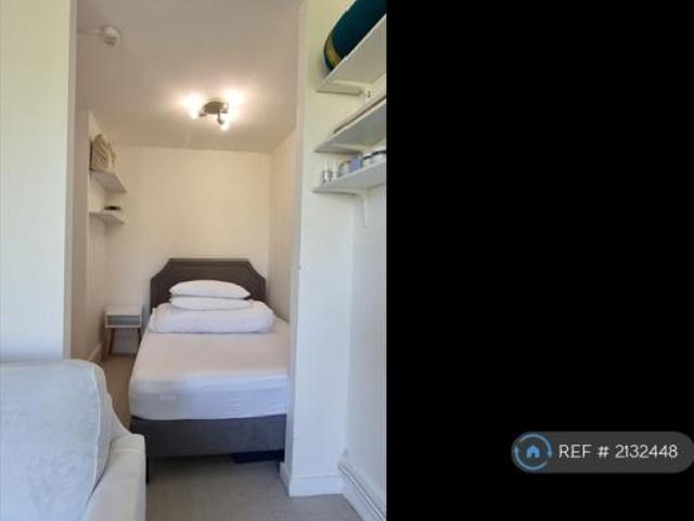 Apartment at Thicket Road, Greater London