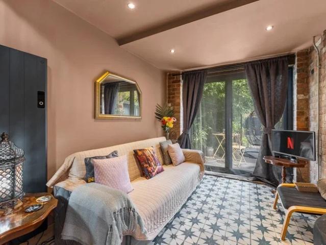 Apartment at Third Avenue, Nottingham