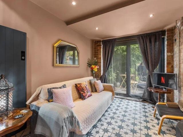 Apartment at Third Avenue, Nottingham