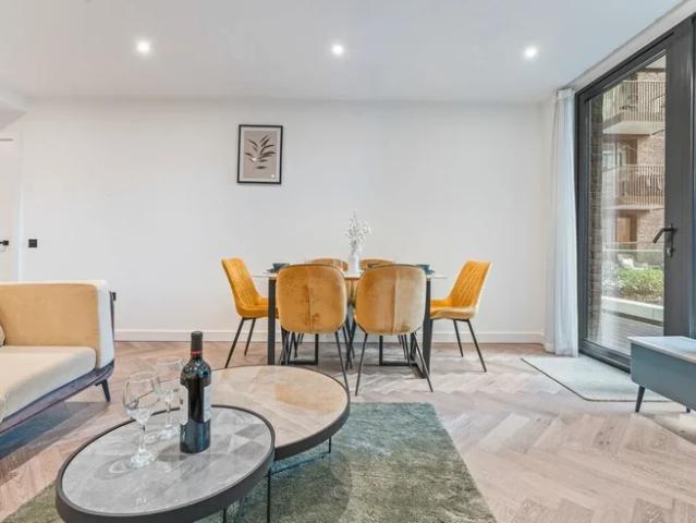 Apartment at Thomas More Street, Greater London