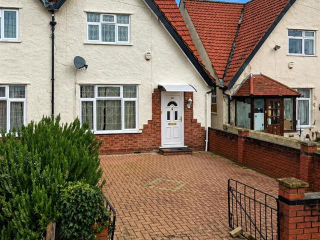 Apartment at Thornton Avenue, Greater London