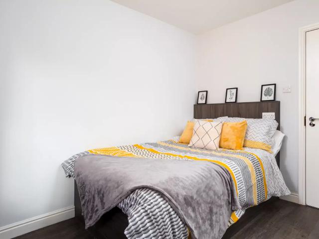 Room at Thornville Crescent, Leeds