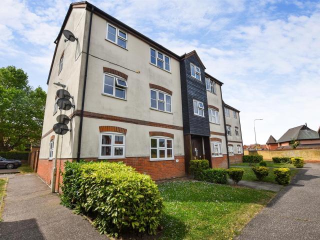 Apartment at Thornborough Avenue, South Woodham Ferrers