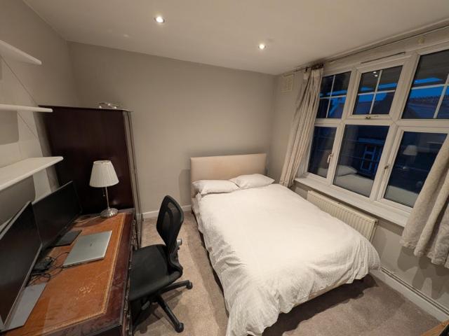 Room at Thorncliffe Road, Greater London