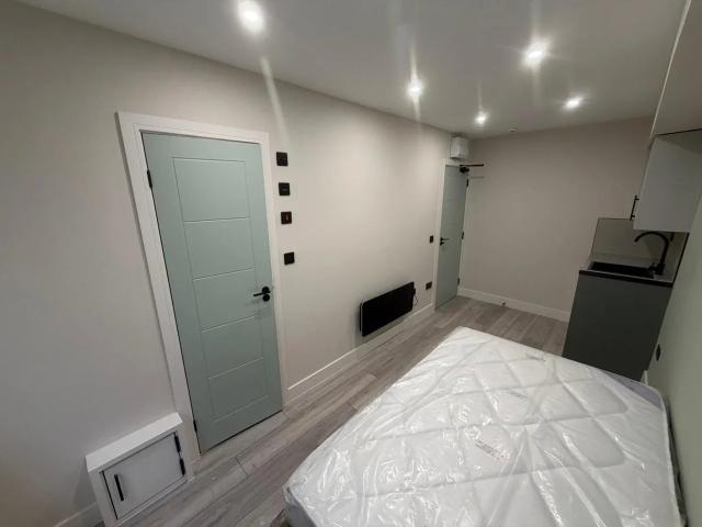 Apartment at Thorncroft, Greater London
