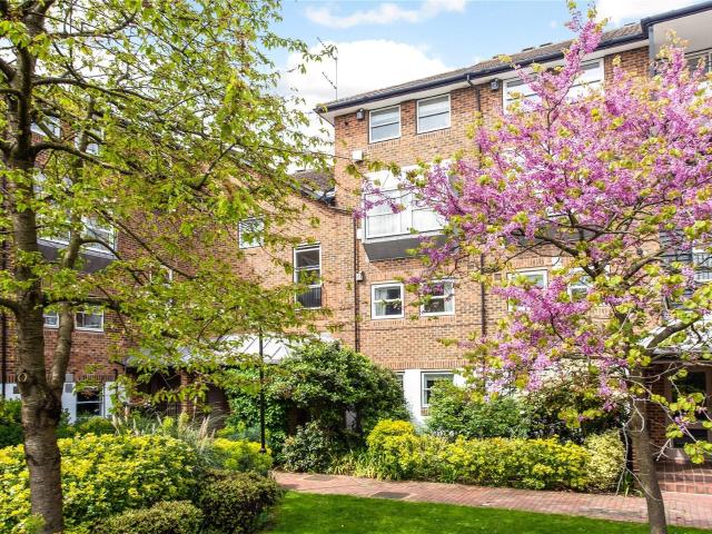 Apartment at Thorney Crescent, Greater London