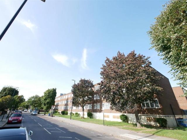 Apartment at Thornley Close, Greater London