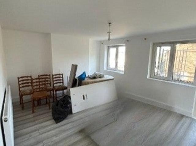 Apartment at Thorogood Gardens, Greater London