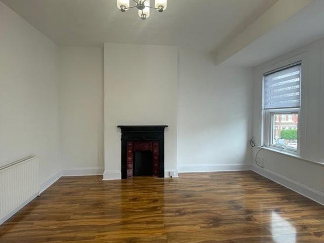 Apartment at Thorpe Road, Greater London