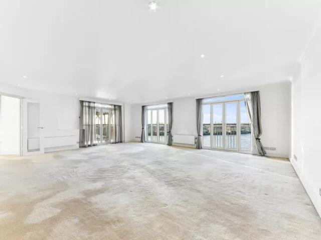 Apartment at Three Colt Street, Greater London